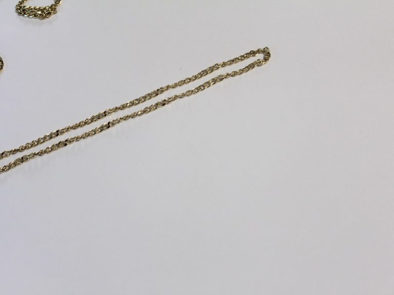Here's how to DIY your own trendy gold chunky chain necklace