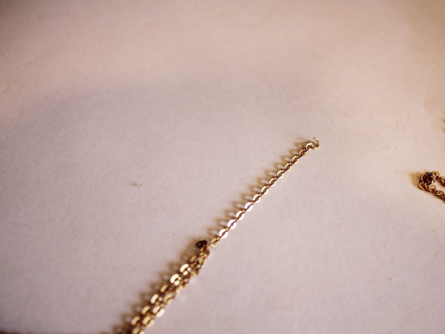 How to DIY a cute lariat necklace at home with beads and chain